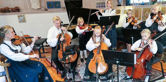 Three generations make music - The Norwegian American
