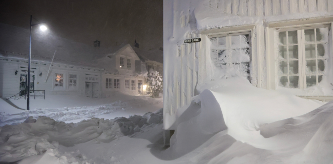 Unprecedented snowfall envelopes southern Norway - The Norwegian American